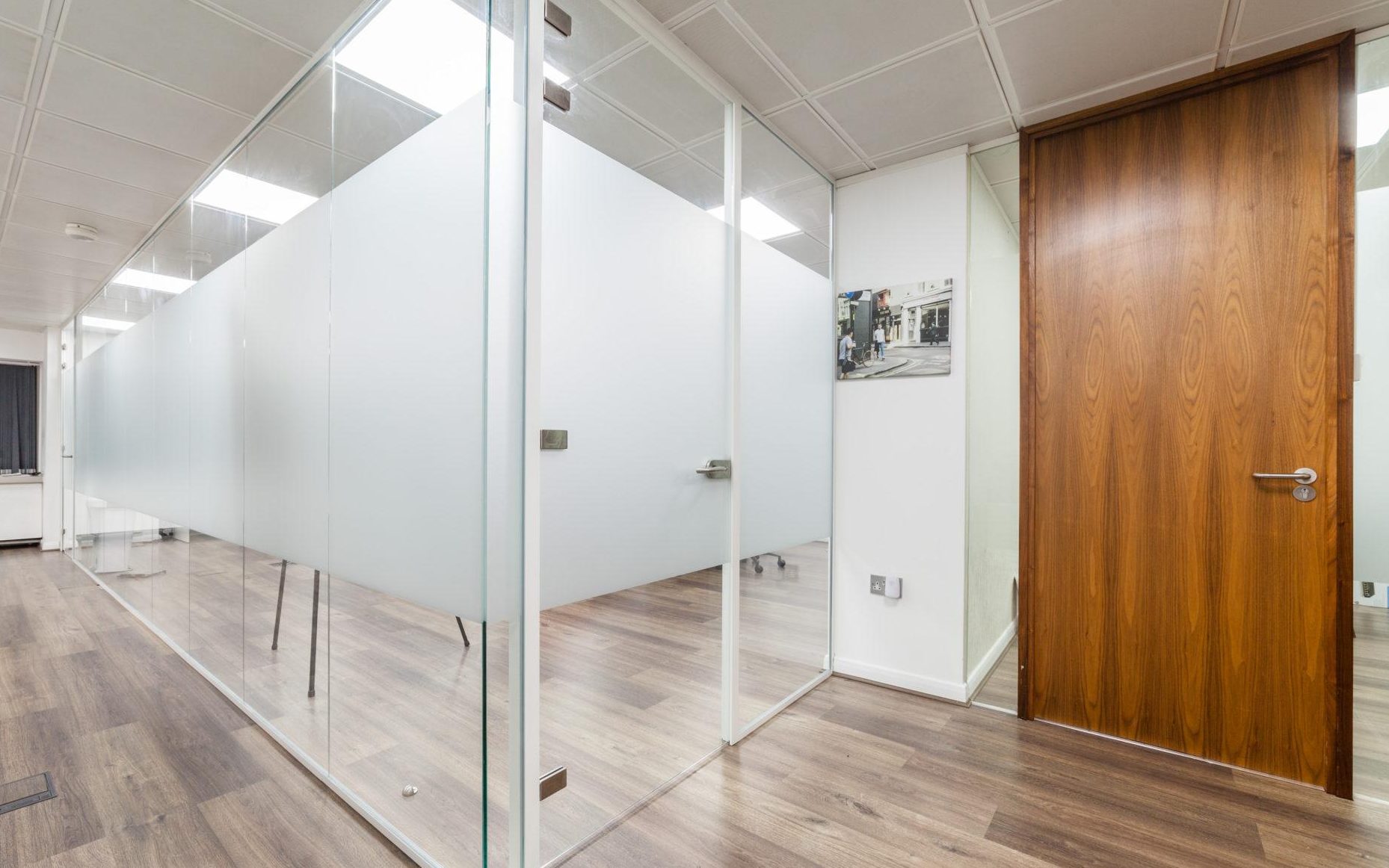 4 Benefits of Portable Glass Partitions Walls | Glass Offices 4 U - CCR